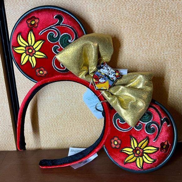 Disney | Accessories | 225 Disney Parks Epcot Germany World Showcase ...
